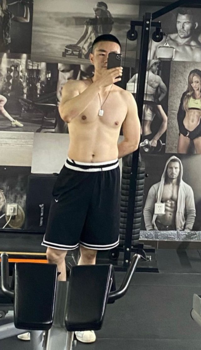 Luca, 29, Richmond - "GayFriendly"