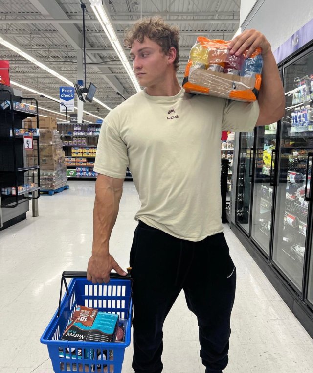 Scott, 35, Bellflower - "GayFriendly"