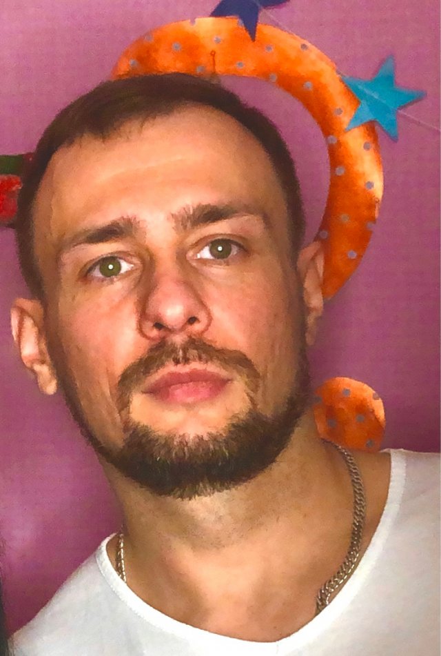 Nick, 40, Los Angeles - "GayFriendly"