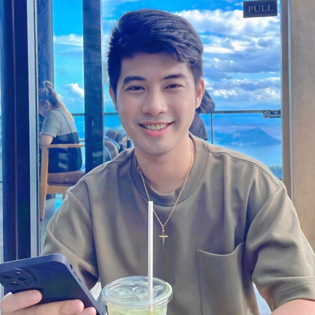 Tristan, 29, Springfield - "GayFriendly"