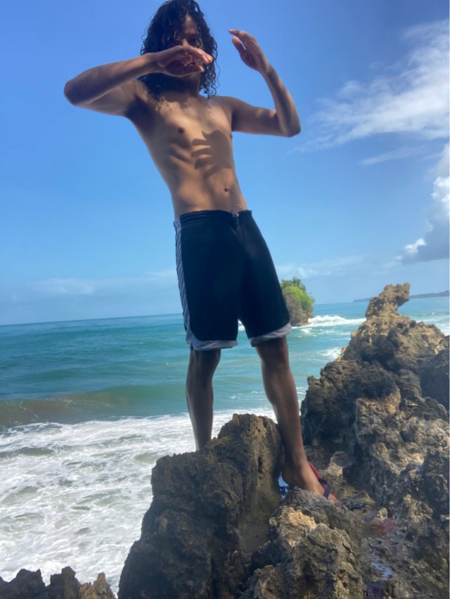 Bry, 30, Los Angeles - "GayFriendly"