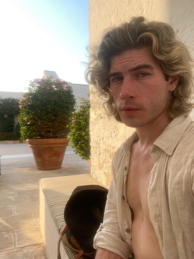 Taylor, 32, Atlanta - "GayFriendly"