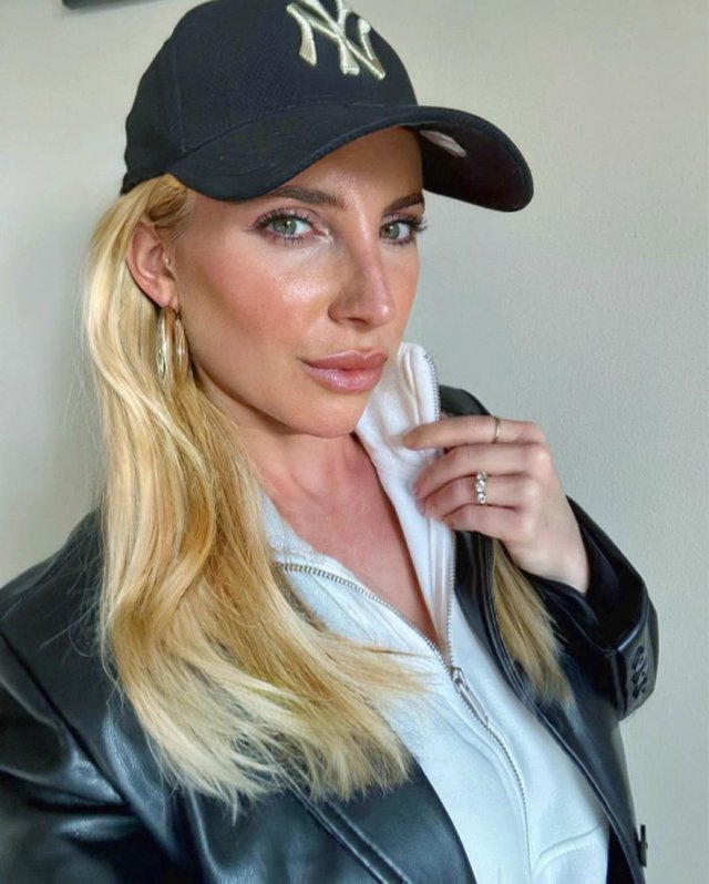 Alice, 46, Pasadena - "123 Date Me!"