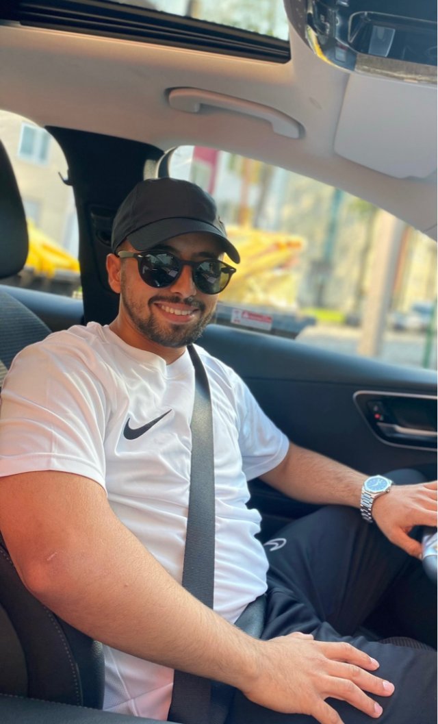 Mousa, 27, حيفا - "Ahlam"