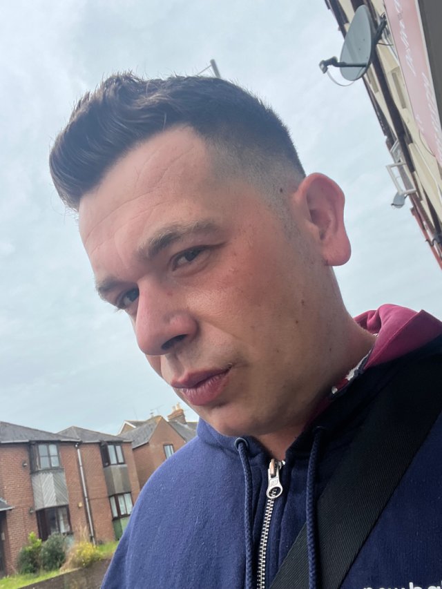 Robert, 31, Didcot - "GayFriendly"