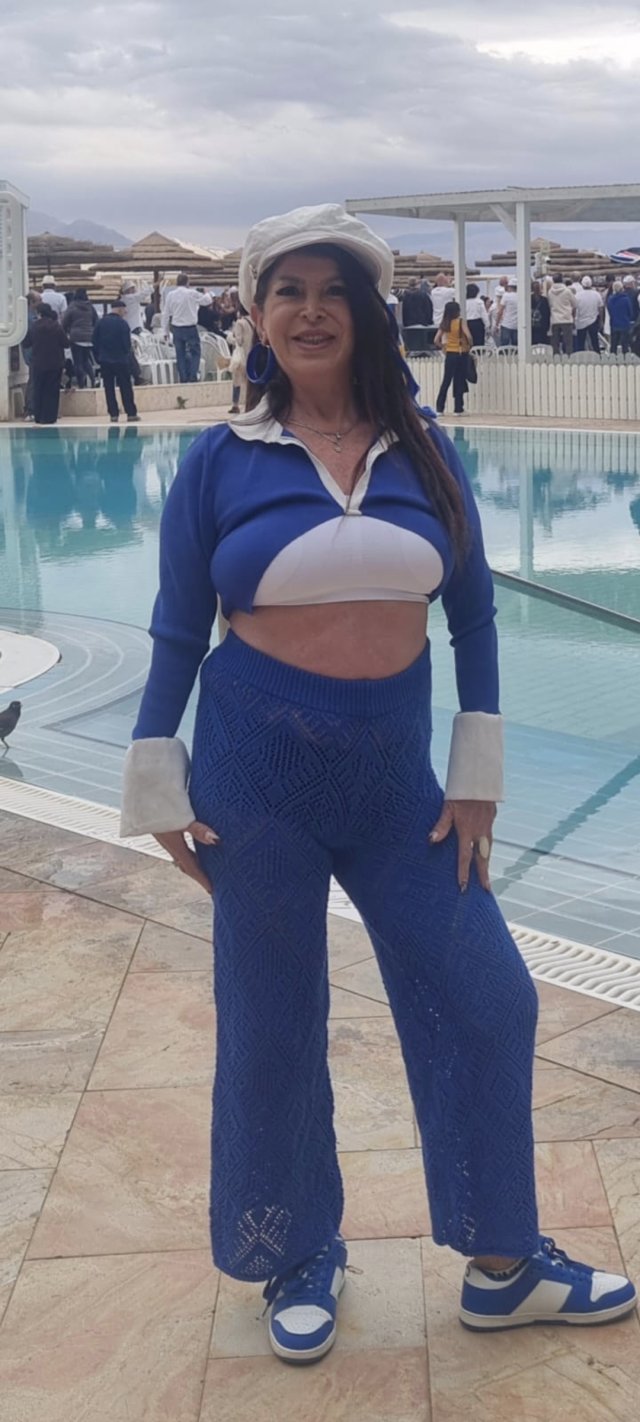 סימונה, 61, חולון - "Akademaim"