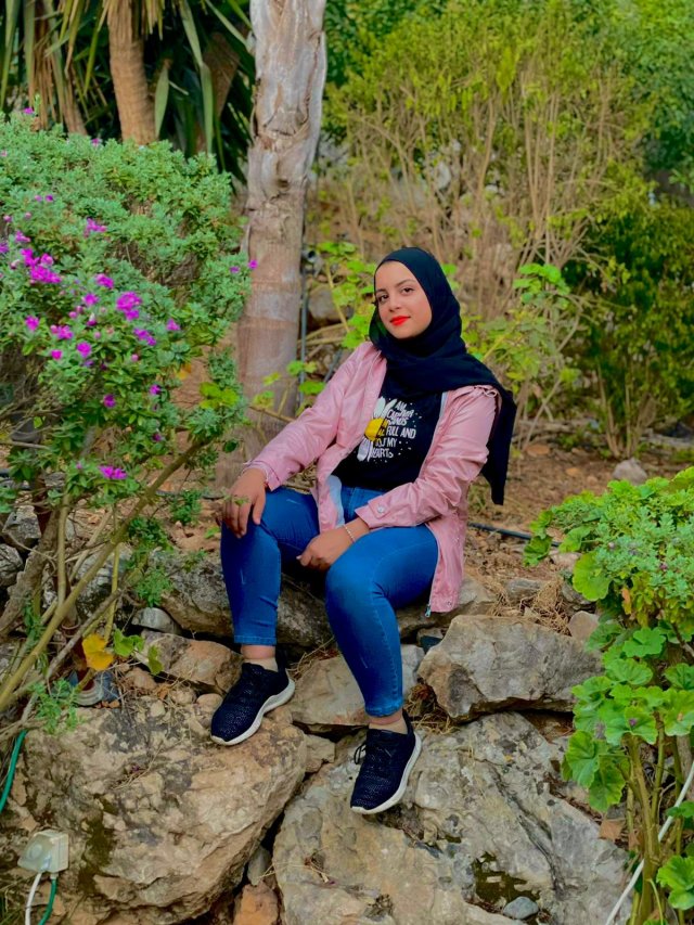 الحب كذبه, 40, تل ابيب - "Ahlam"