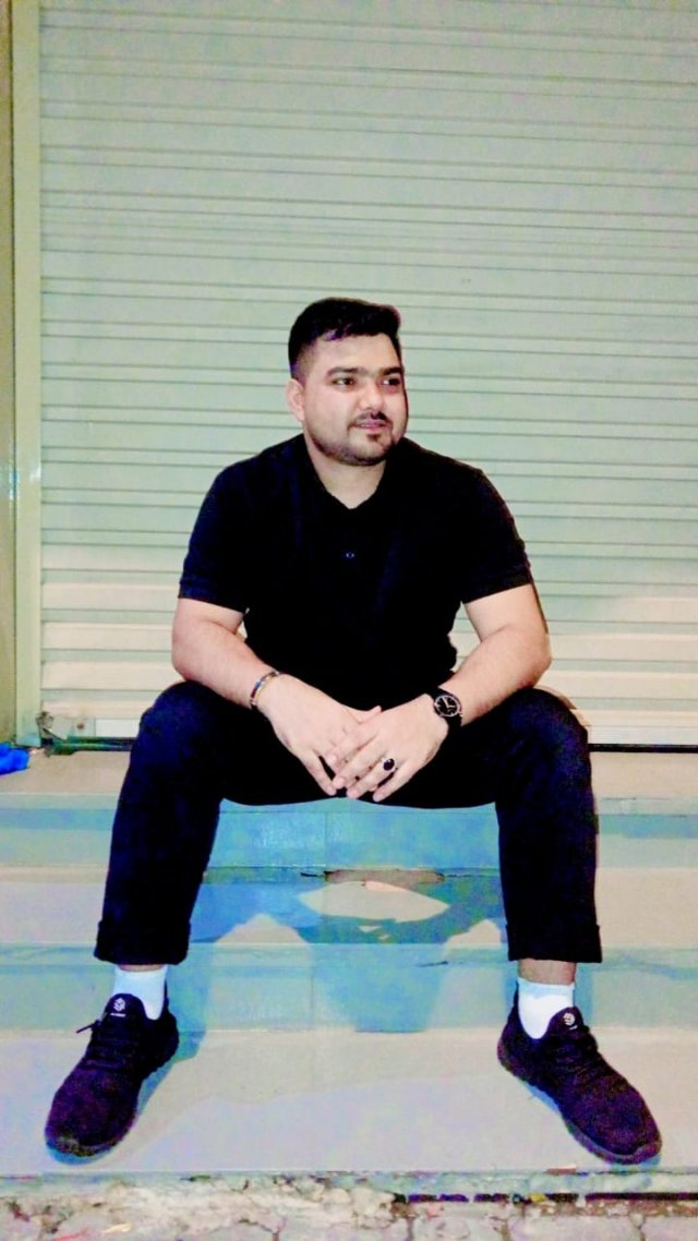 Kapos, 31, Newark - "GayFriendly"